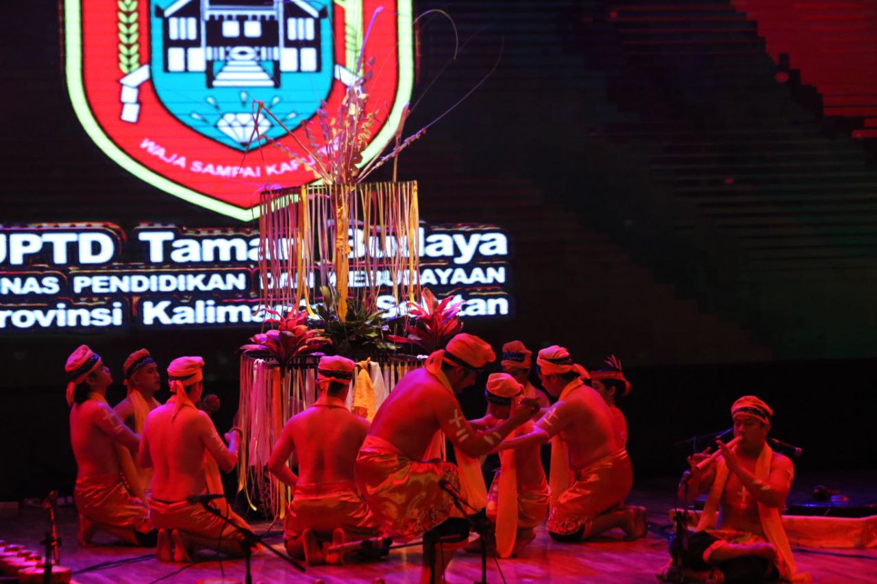 Taman Budaya Kalsel Tampilkan Aruh Adat Dayak Meratus di TKTB Se ...