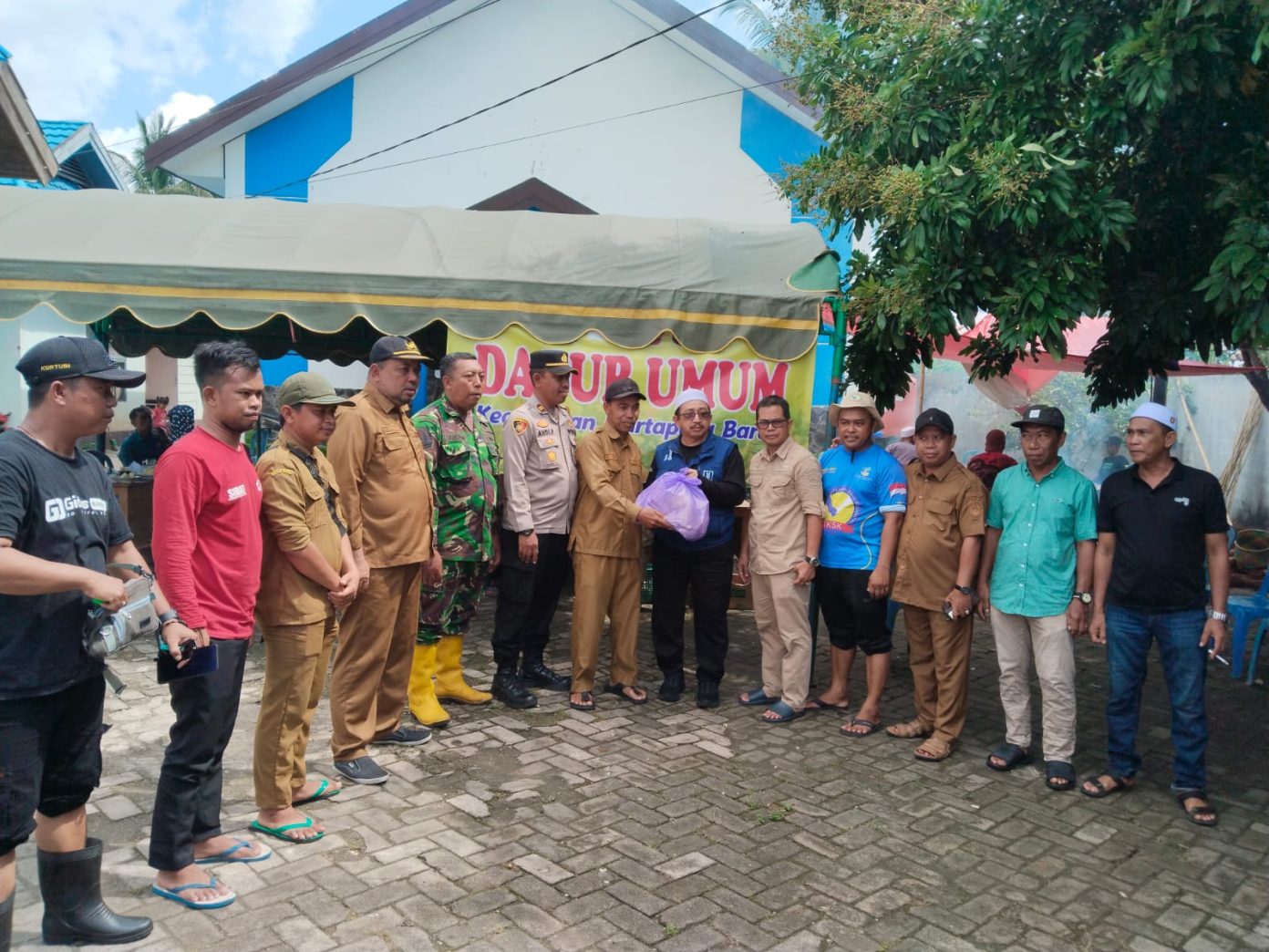 Wakil Bupati Banjar Kunjungi Dapur Umum untuk Warga Terdampak Banjir di ...