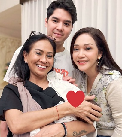 Satu Bulan Usia Baby Soso, Maia Estianty Puji Alyssa Daguise dan Al ...