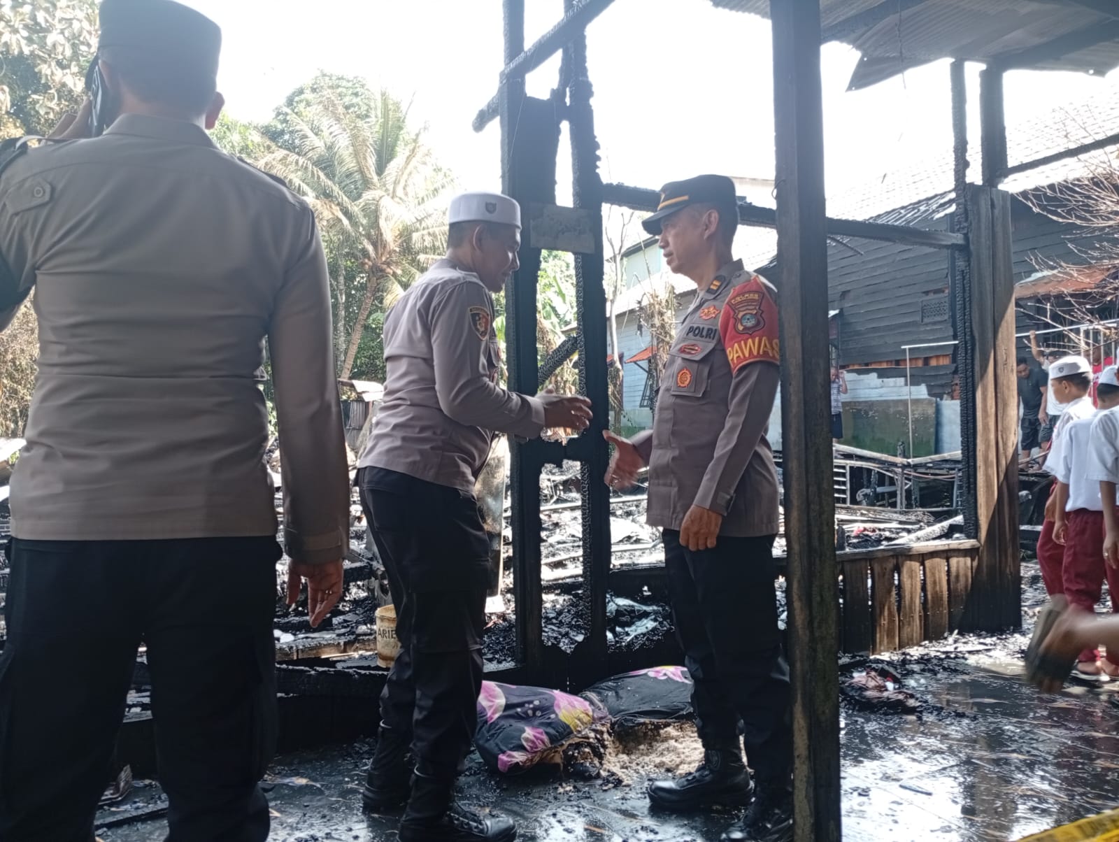 Tiga Rumah di Kelua Tabalong Terbakar, Kerugian Ditaksir Capai Ratusan ...